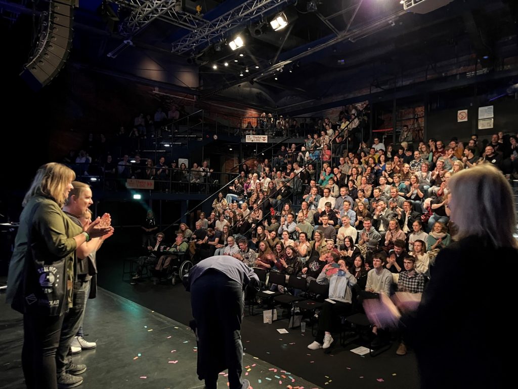 Science Slam - Bühne frei für die Wissenschaft! Alle Infos im Überblick.